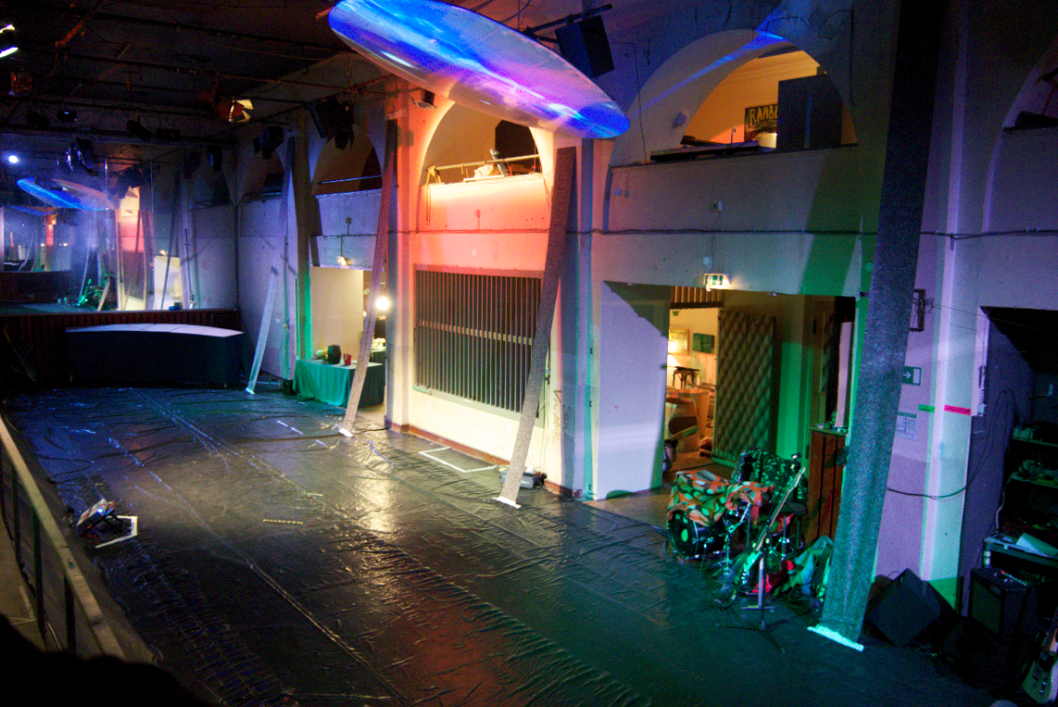Performance: Starwurst Premiere - das Helmi « dasniya sommer